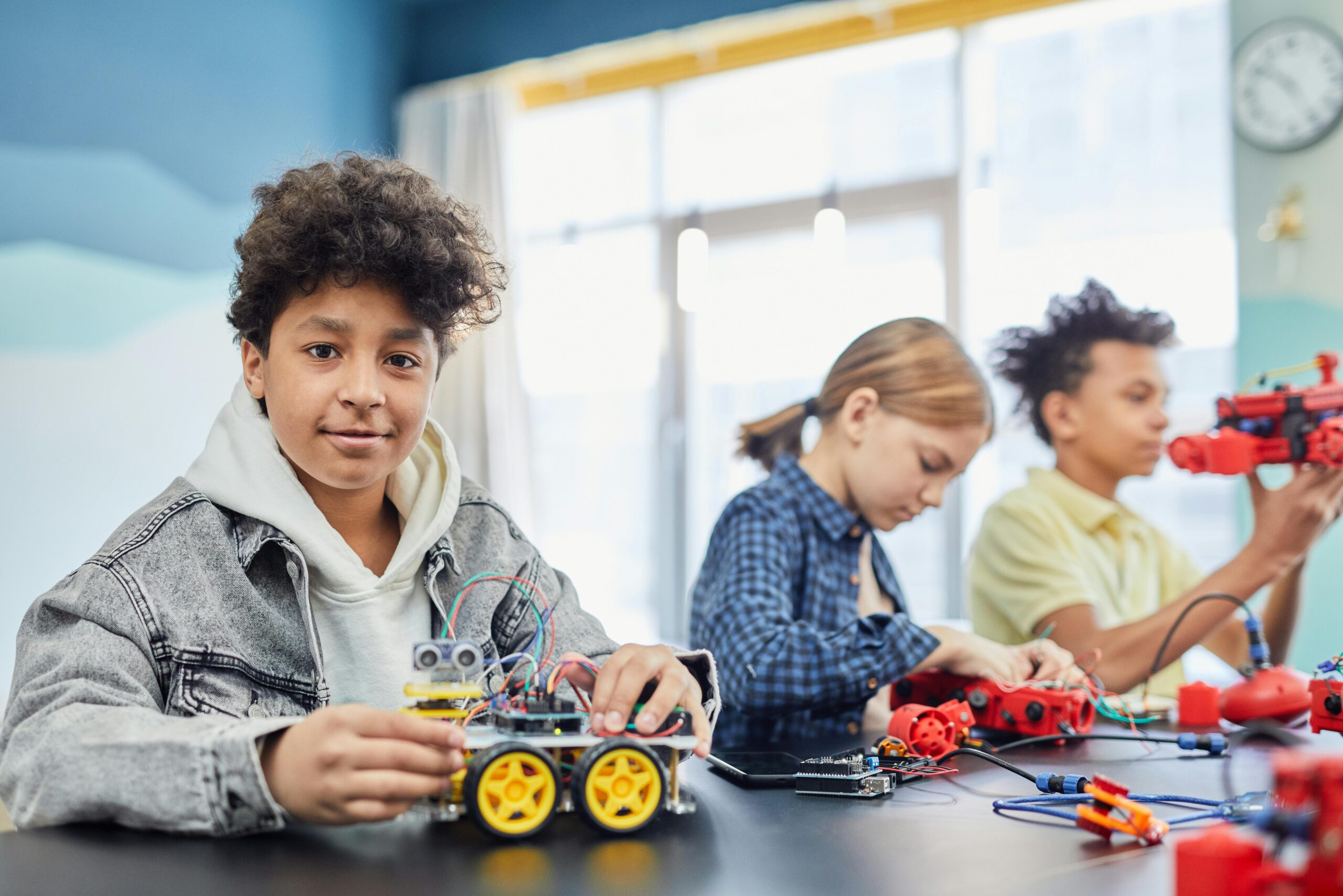 How to Choose the Right STEM Toy for Your Child - Stemsparklab